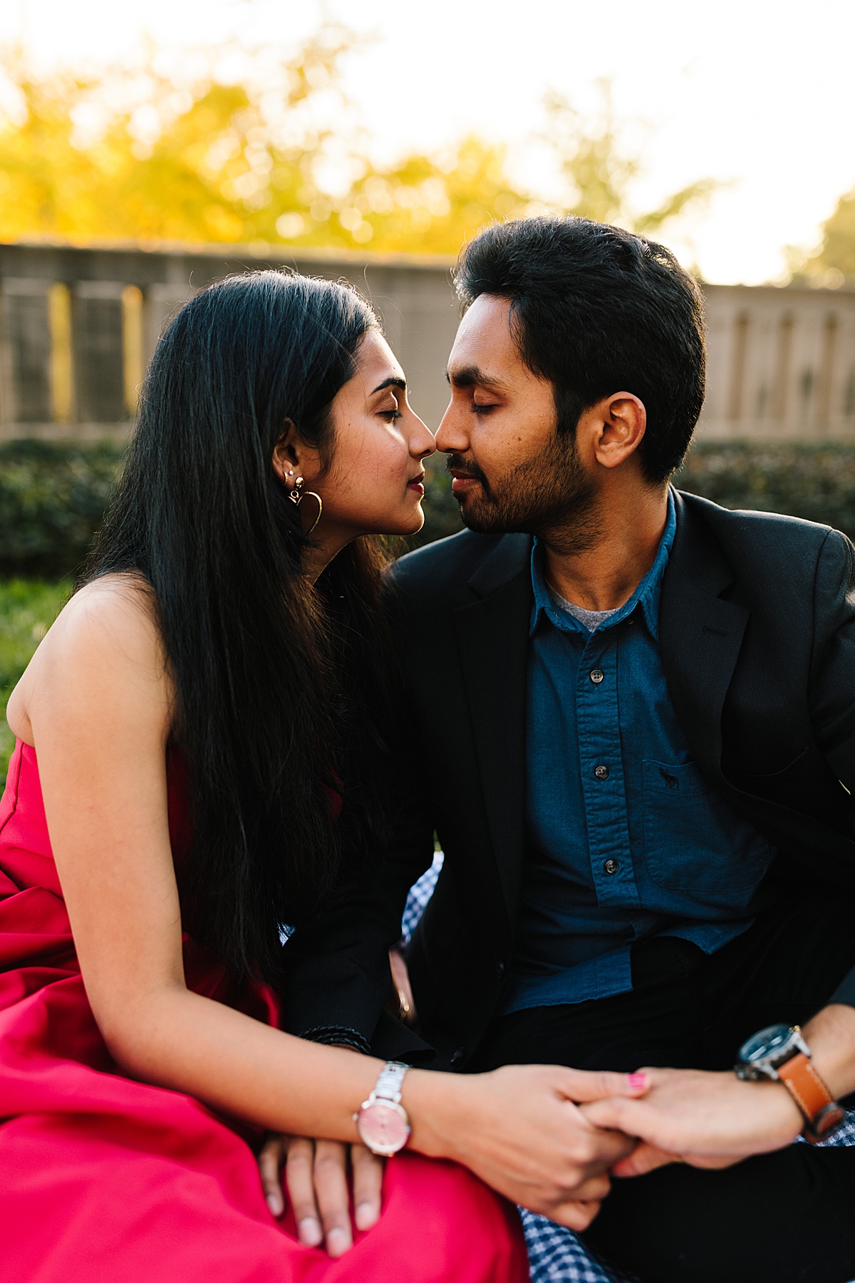 Romantic Pre Wedding Photos at the Nelson Atkins Museum of Art